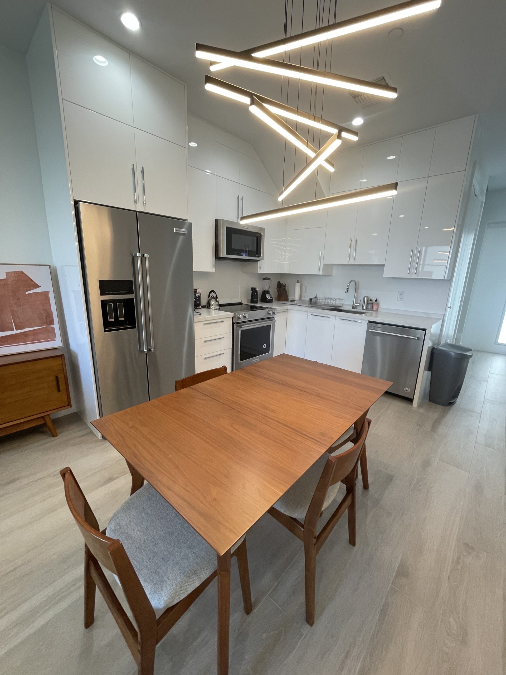 Luxurious Oceanfront 3-Bed, 3-Bath Condo in Tropical Gardens – CI ...